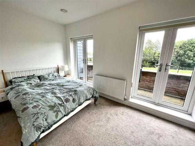 5 bed house for sale