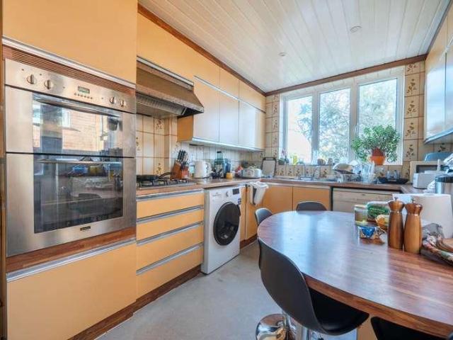 5 bed house for sale