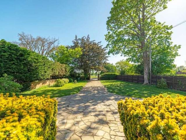 5 bed house for sale