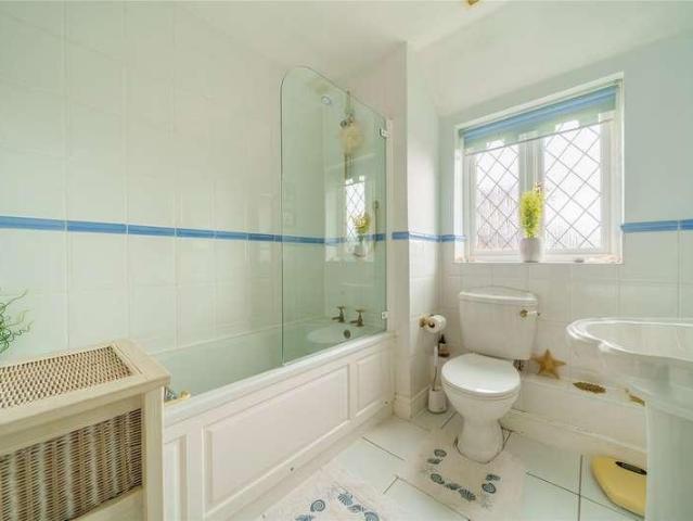 5 bed house for sale