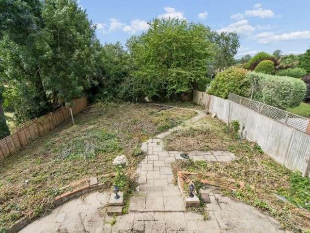 5 bed house for sale