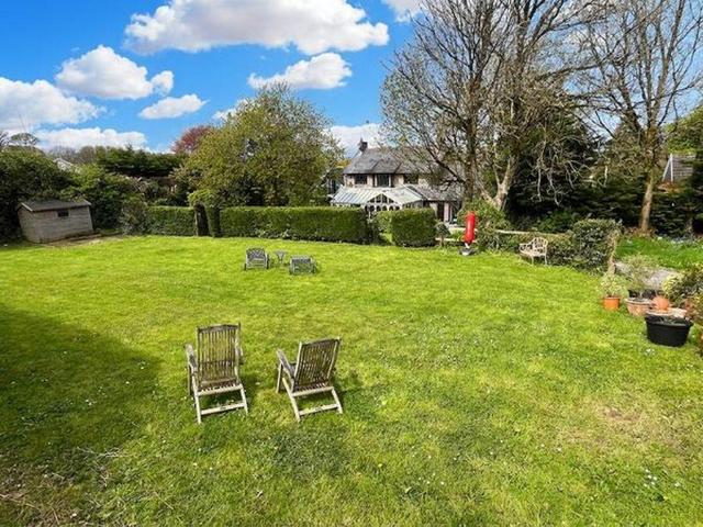 5 bed house for sale
