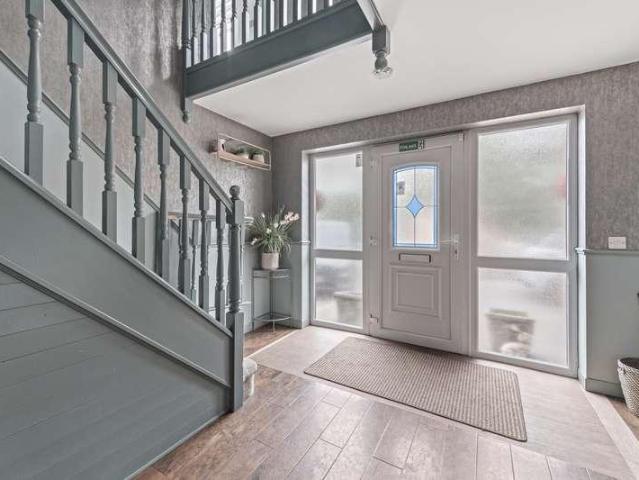 5 bed house for sale