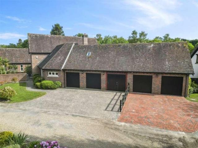 5 bed house for sale