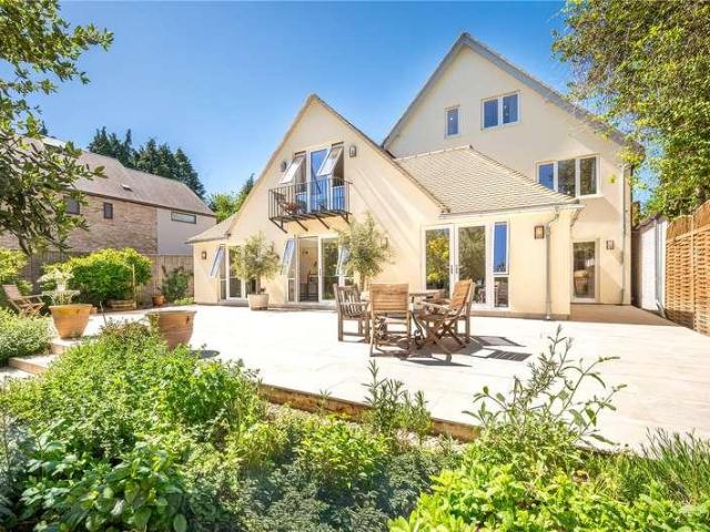 5 bed house for sale
