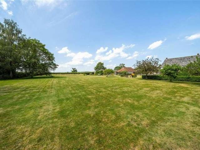 5 bed house for sale