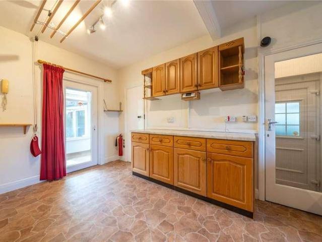 5 bed house for sale