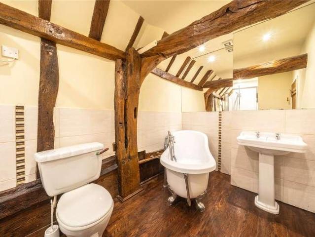 5 bed house for sale