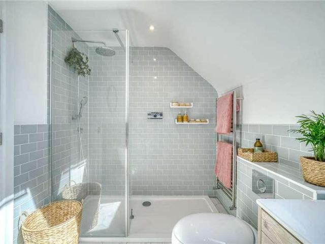 5 bed house for sale