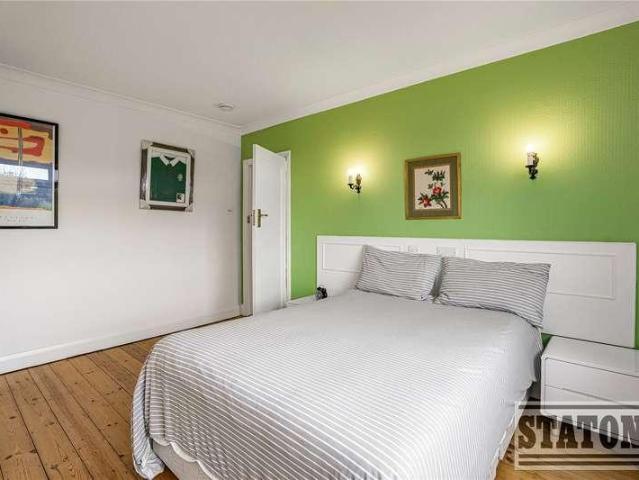 5 bed house for sale