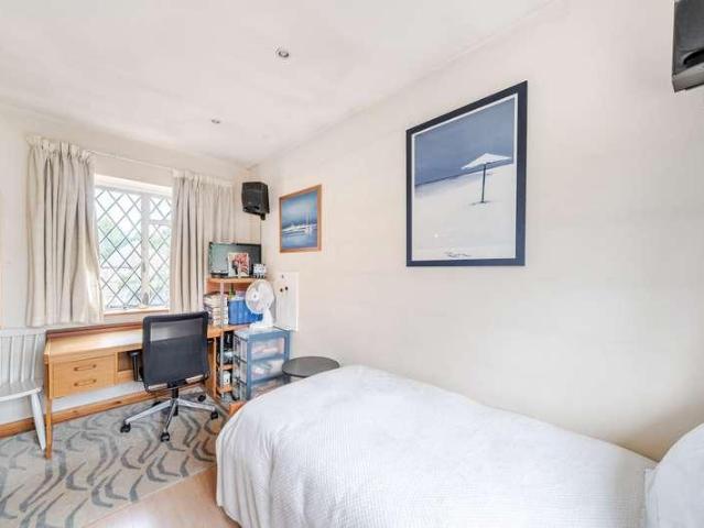5 bed house for sale