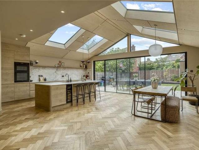 5 bed house for sale