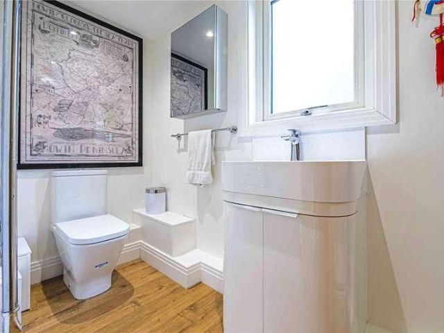 5 bed house for sale