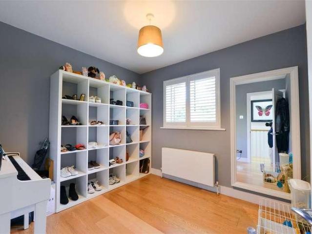 5 bed house for sale