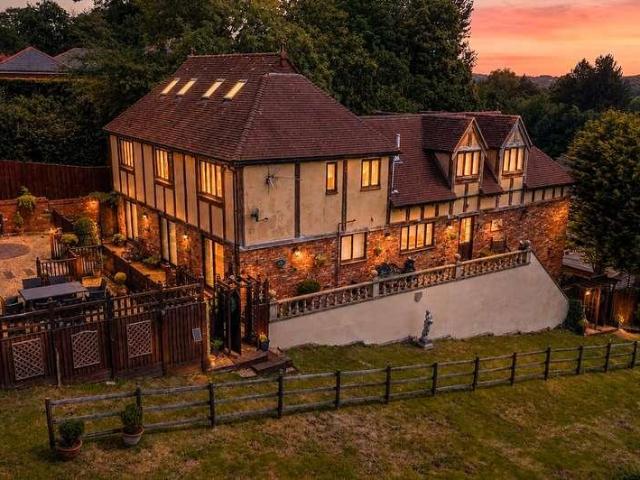 5 bed house for sale