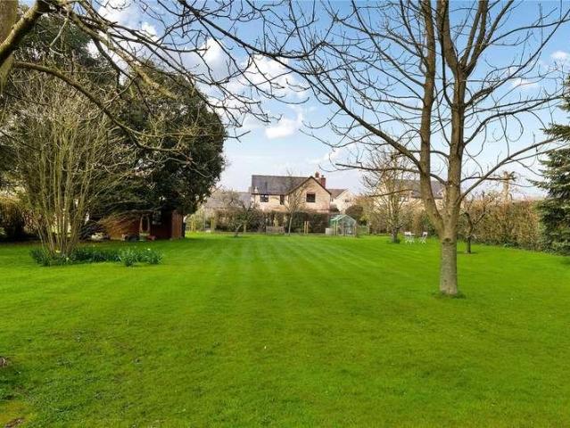 5 bed house for sale