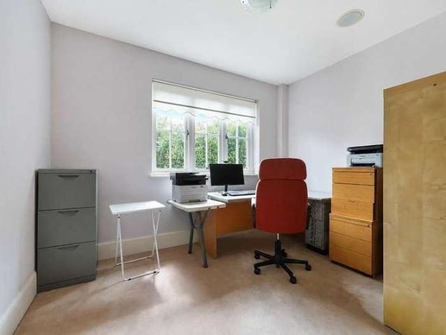 5 bed house for sale