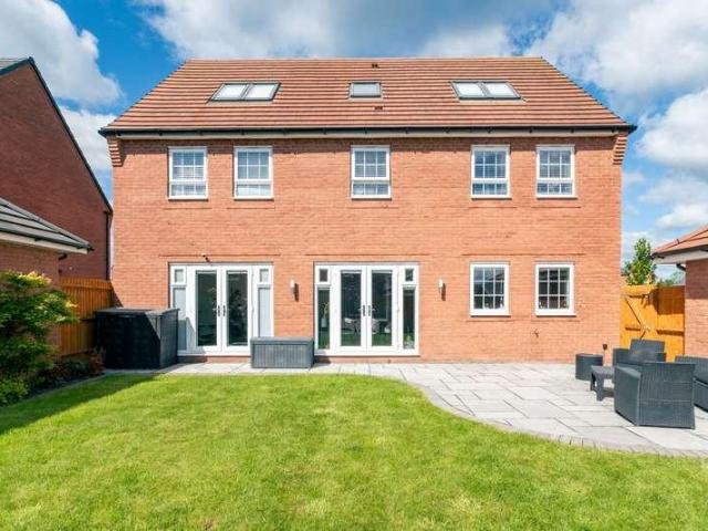 5 bed house for sale