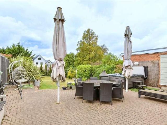 5 bed house for sale