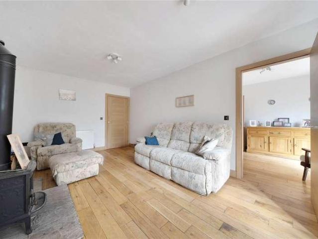 5 bed house for sale