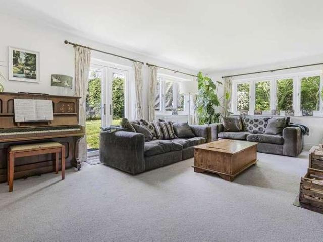 5 bed house for sale