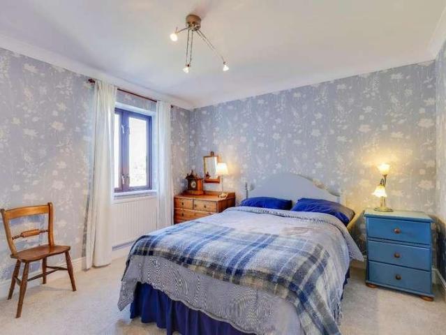 5 bed house for sale
