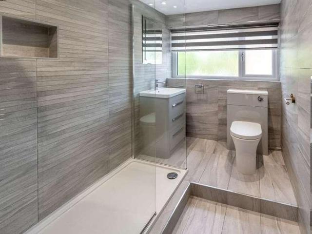 5 bed house for sale