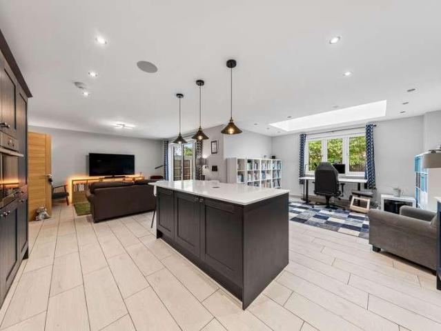 5 bed house for sale
