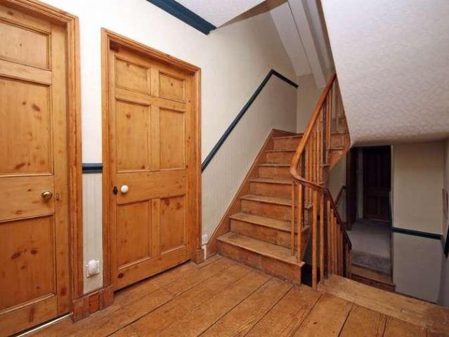 5 bed house for sale