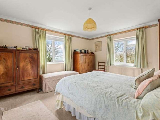 5 bed house for sale