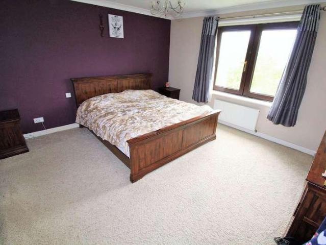 5 bed house for sale