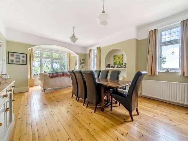 5 bed house for sale