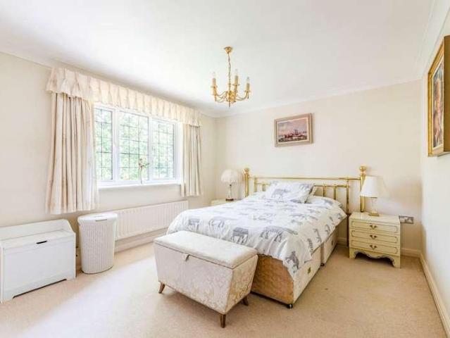 5 bed house for sale