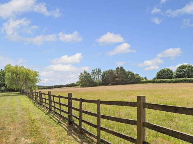 5 bed house for sale