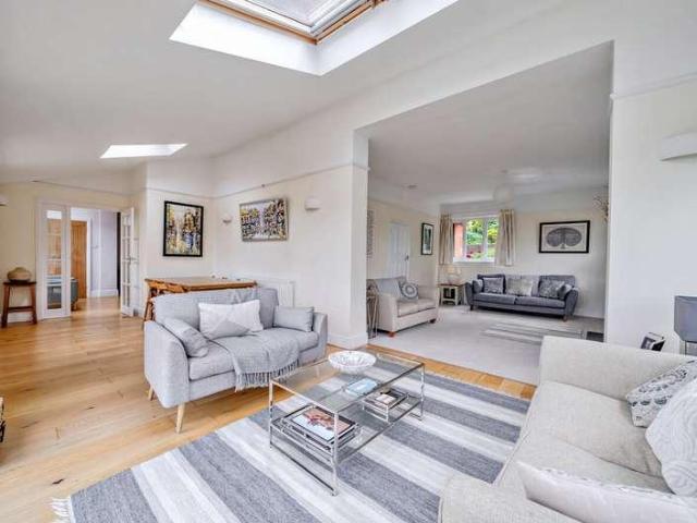 5 bed house for sale