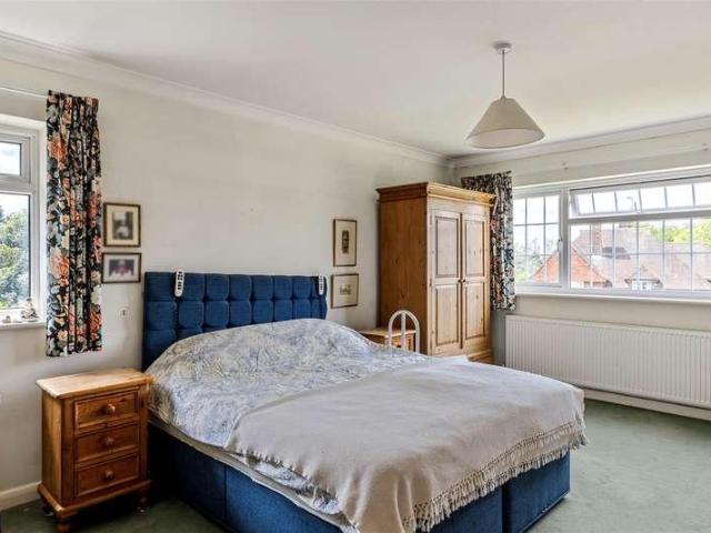 5 bed house for sale