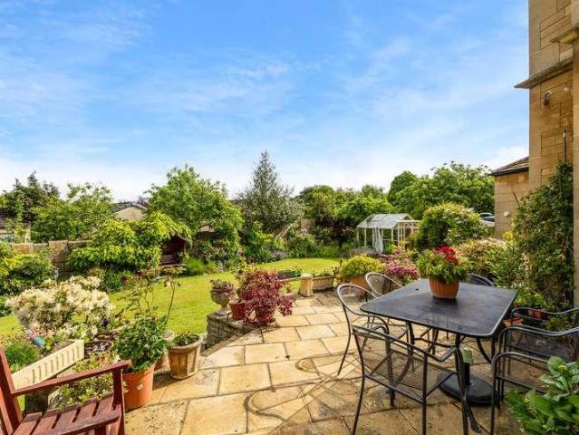 5 bed house for sale