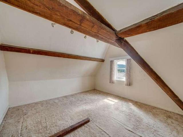 5 bed house for sale