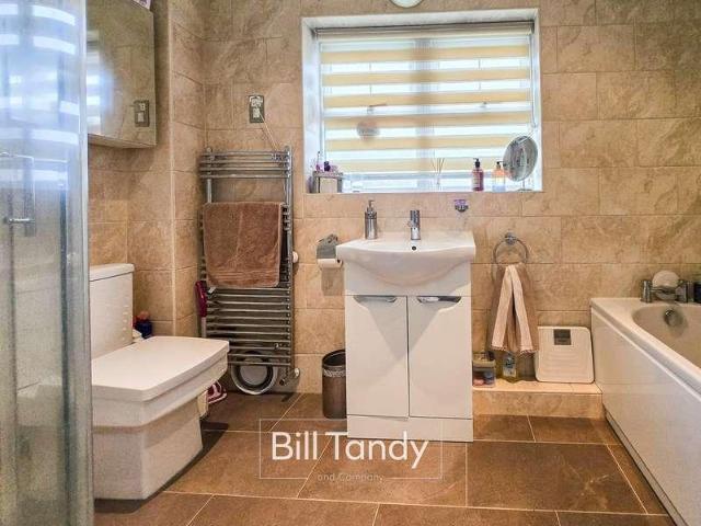 5 bed house for sale