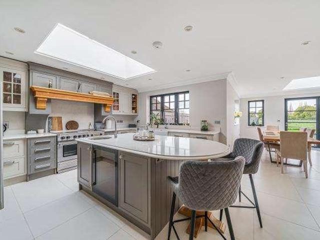 5 bed house for sale