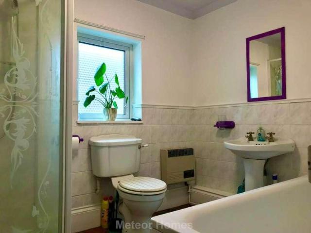 5 bed house for sale