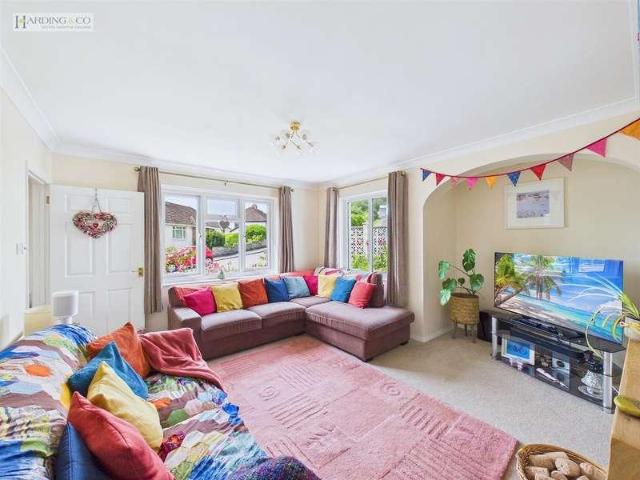 5 bed house for sale