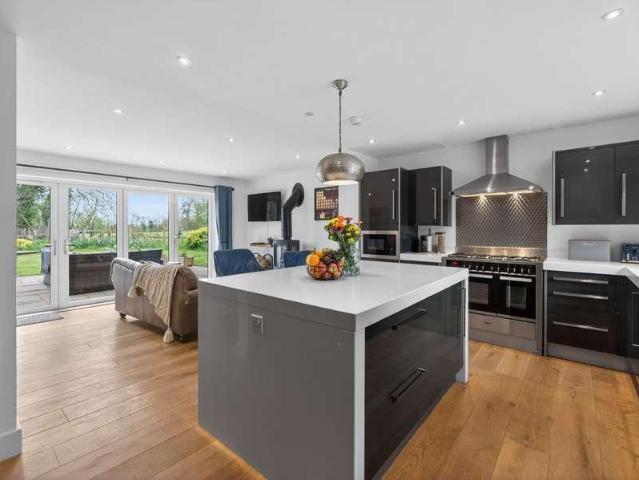 5 bed house for sale
