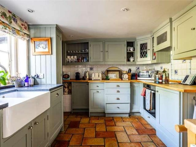 5 bed house for sale
