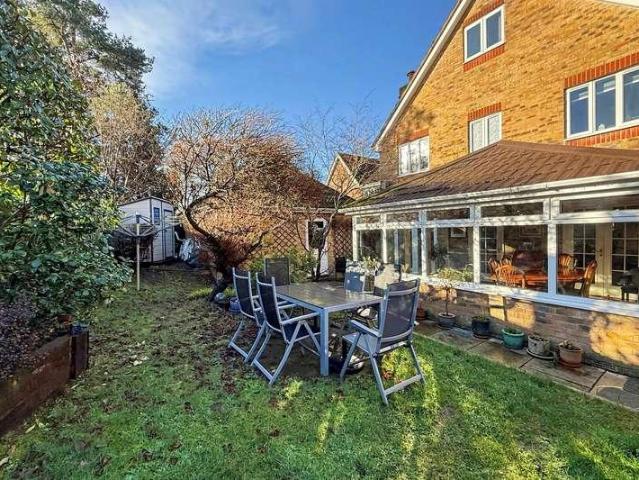 5 bed house for sale