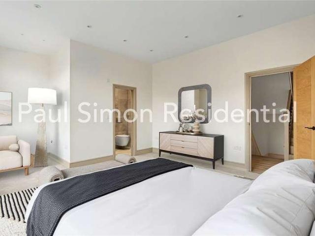 5 bed house for sale