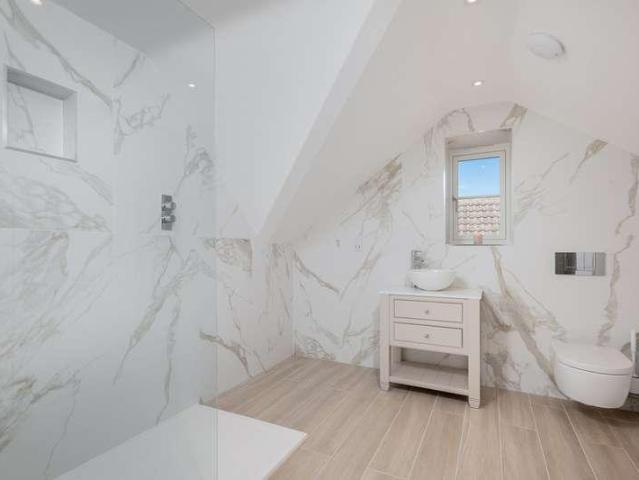 5 bed house for sale