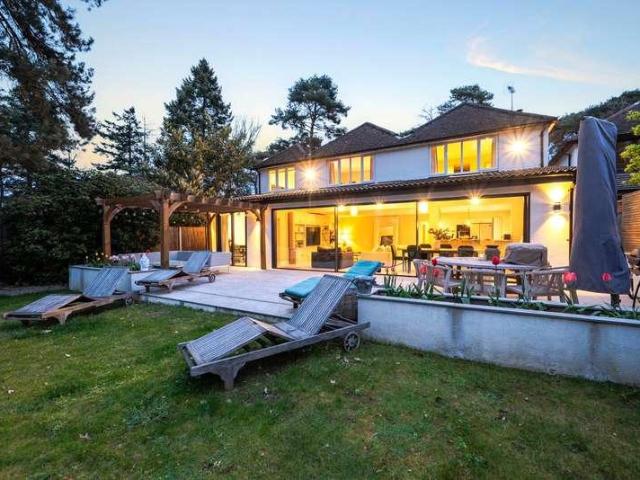5 bed house for sale