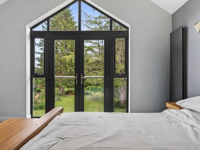 5 bed house for sale