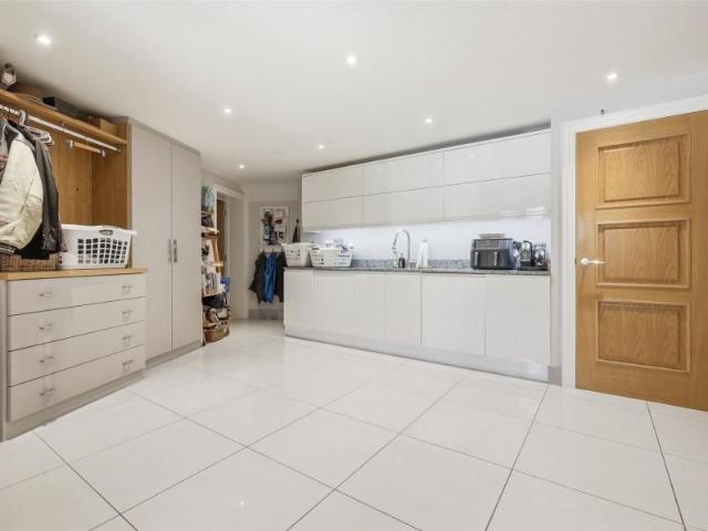 5 bed house for sale